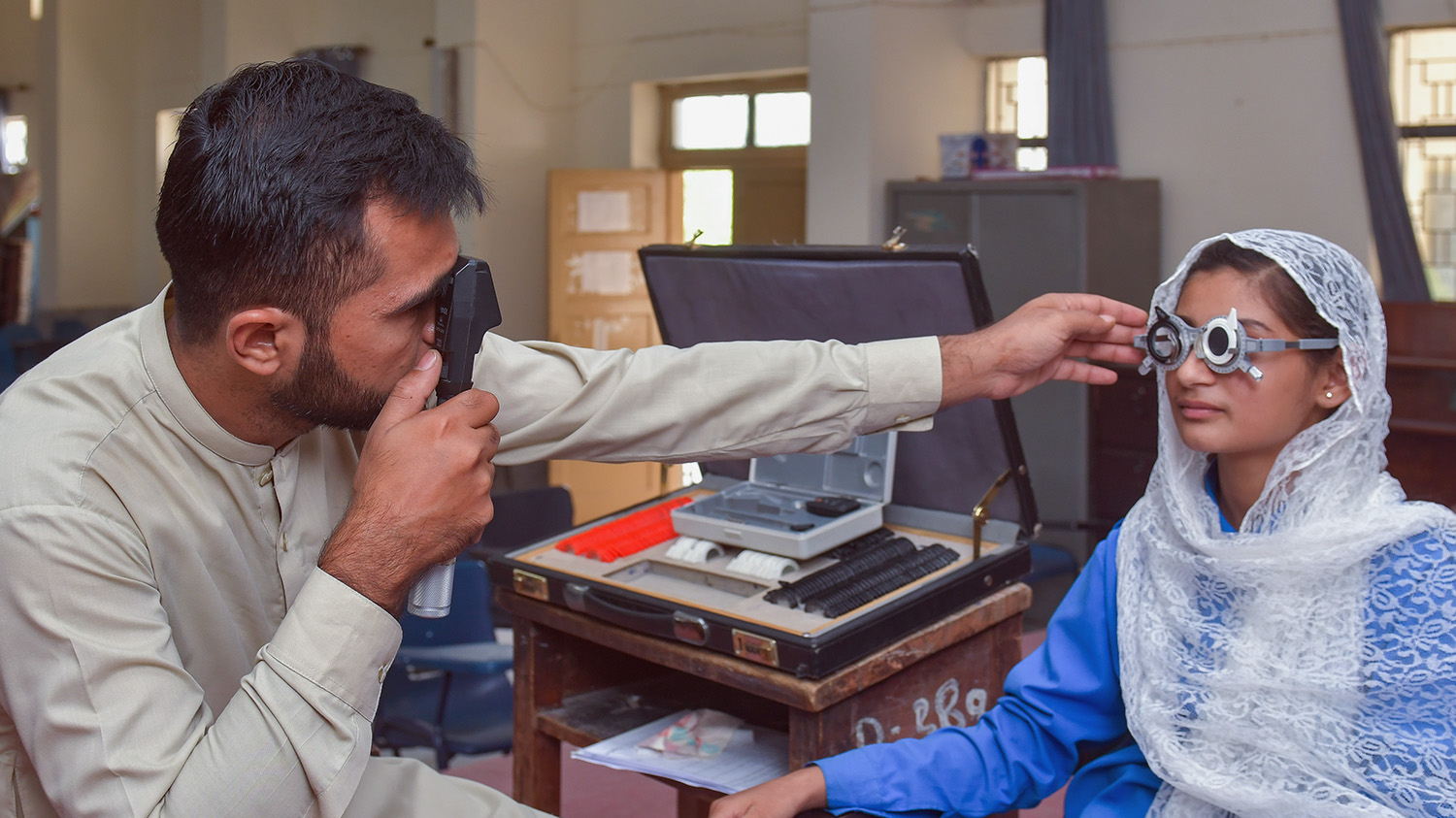 How do the eyes work? Parts of the eye | Sightsavers